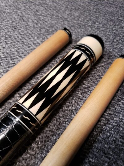 Rick Geschrey Esoteric Cue – SOLD! - Crossroad Cues