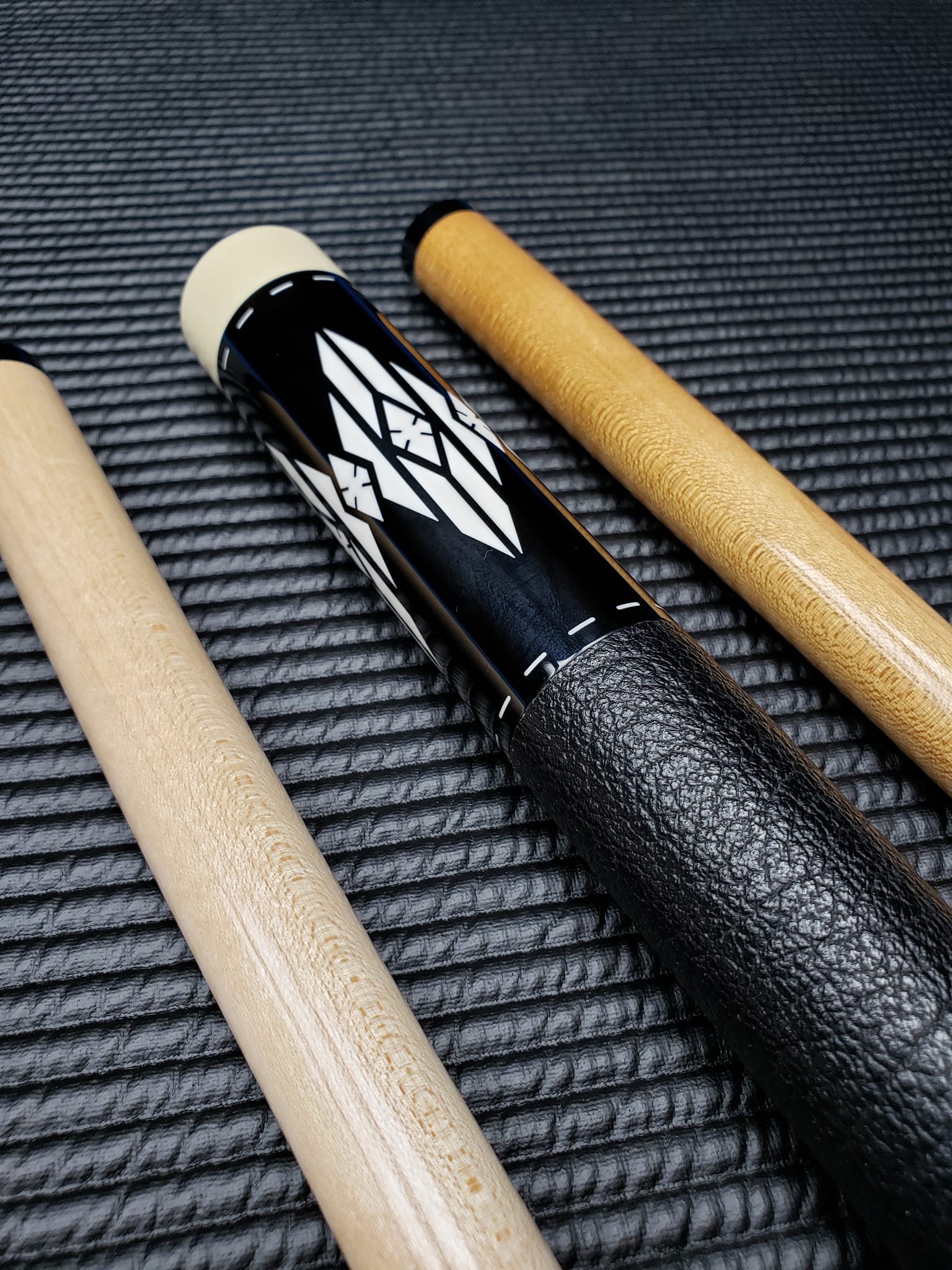 DZ Custom Cue – SOLD! - Crossroad Cues