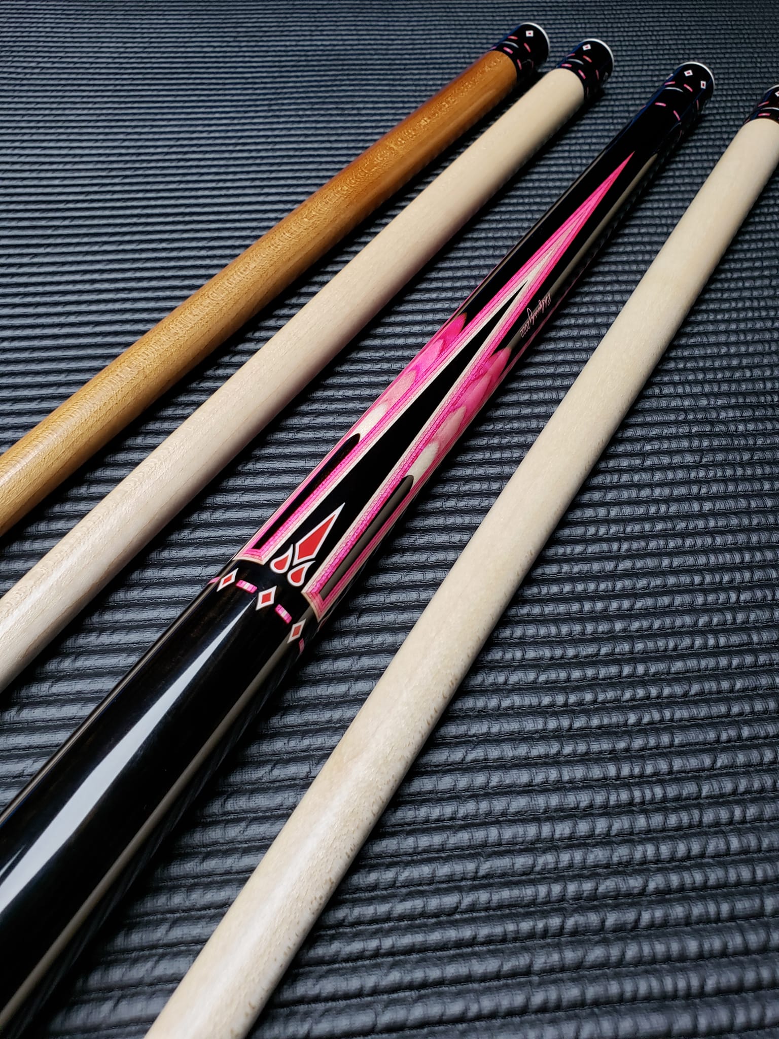 Bob Dzuricky Cue – SOLD! - Crossroad Cues