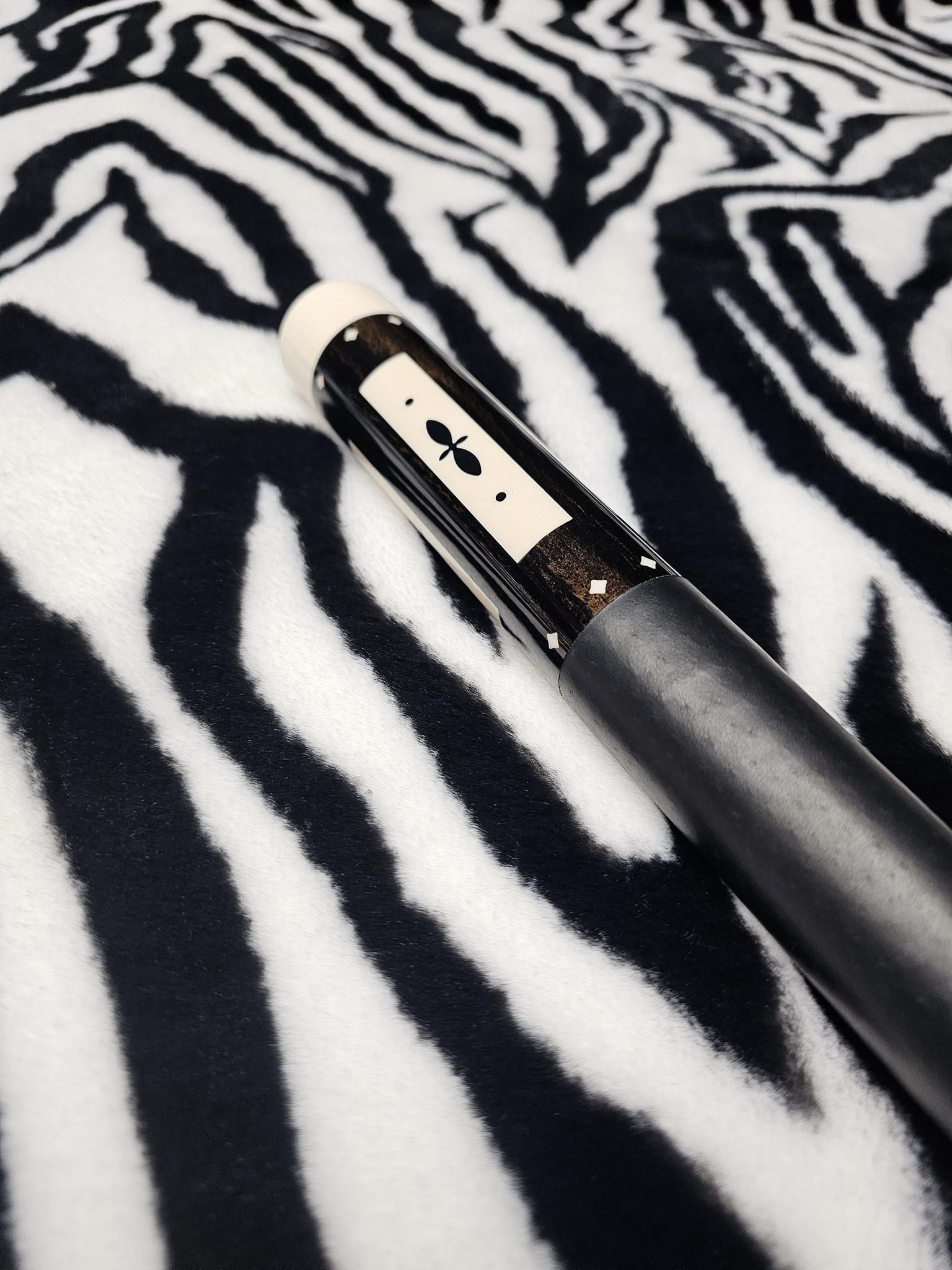 Douglas Moore Tuxedo Box Cue – SOLD - Crossroad Cues